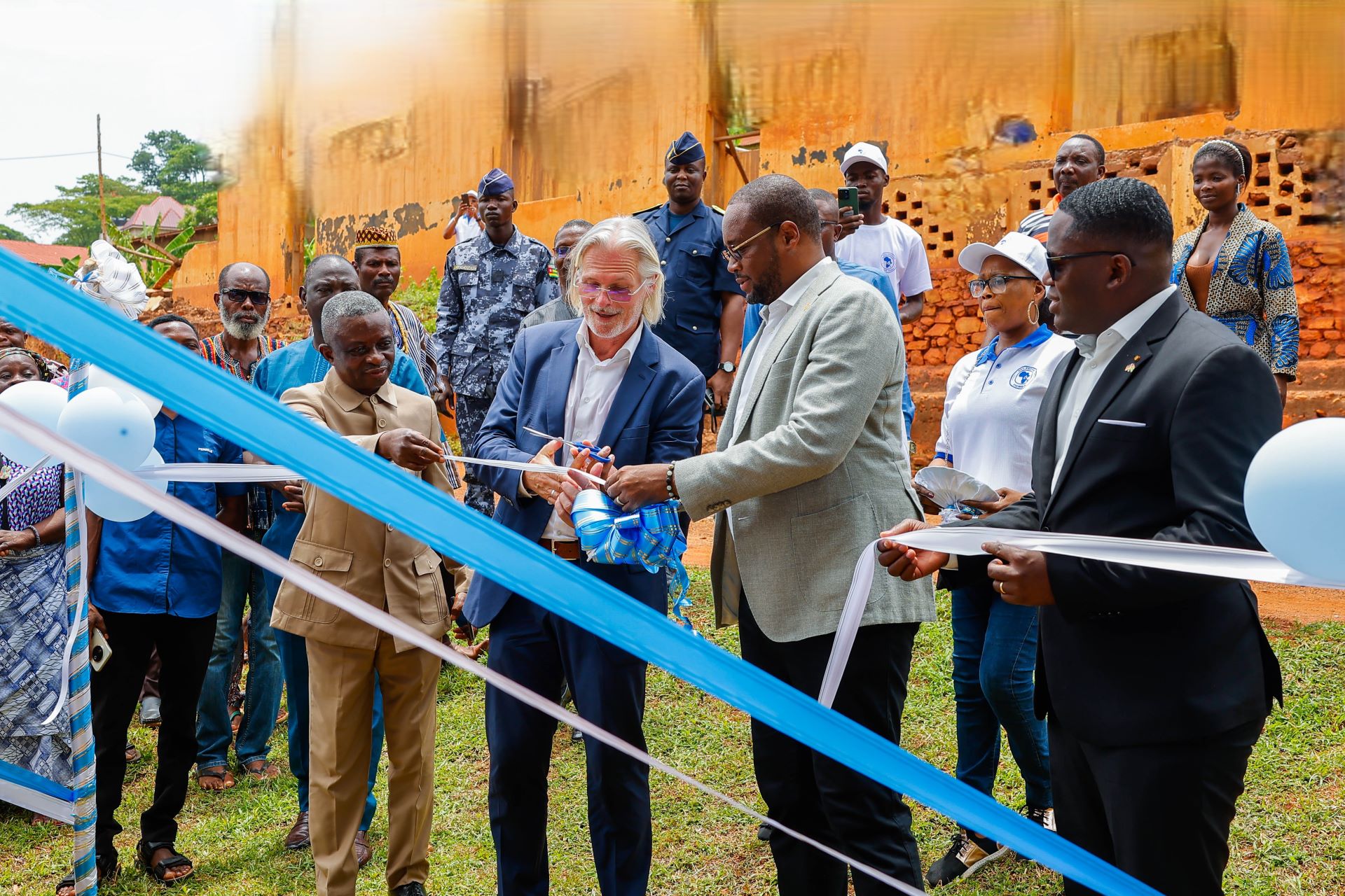 Remise des ouvrages d’eau potables dans le village d’Apegame dans la ...
